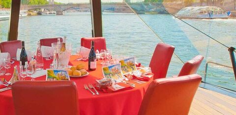 Bons Cadeaux pour le déjeuner-croisière des Bateaux-Mouches • Come to Paris