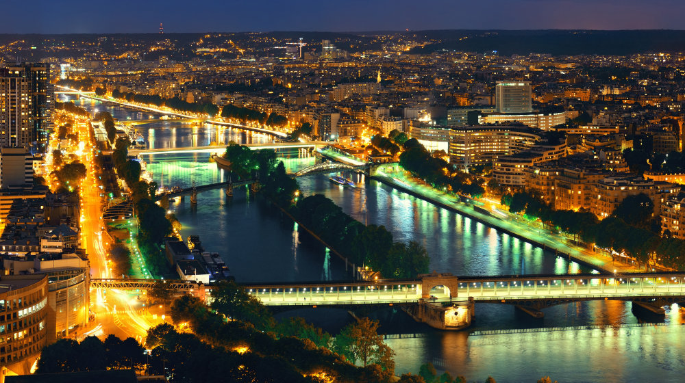 Dîner-Croisière de Noël sur la Seine à bord des Bateaux Parisiens ...