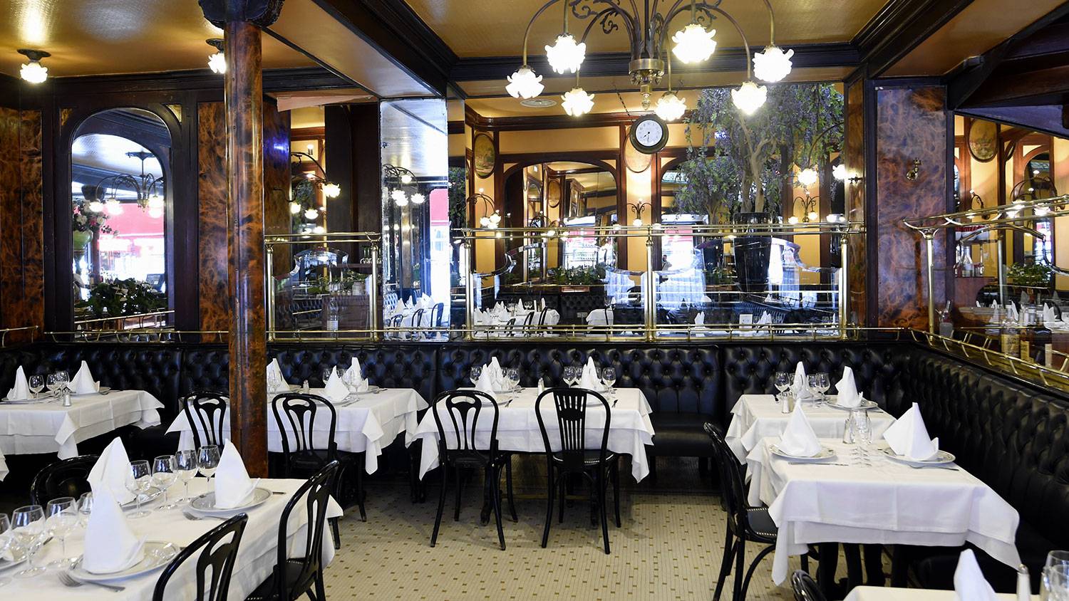 Christmas Eve Brasserie Bofinger • Come to Paris