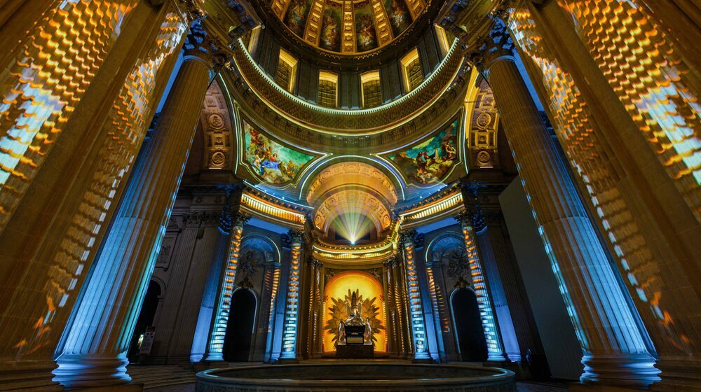 AURA INVALIDES immersive experience at the Invalides in Paris ...