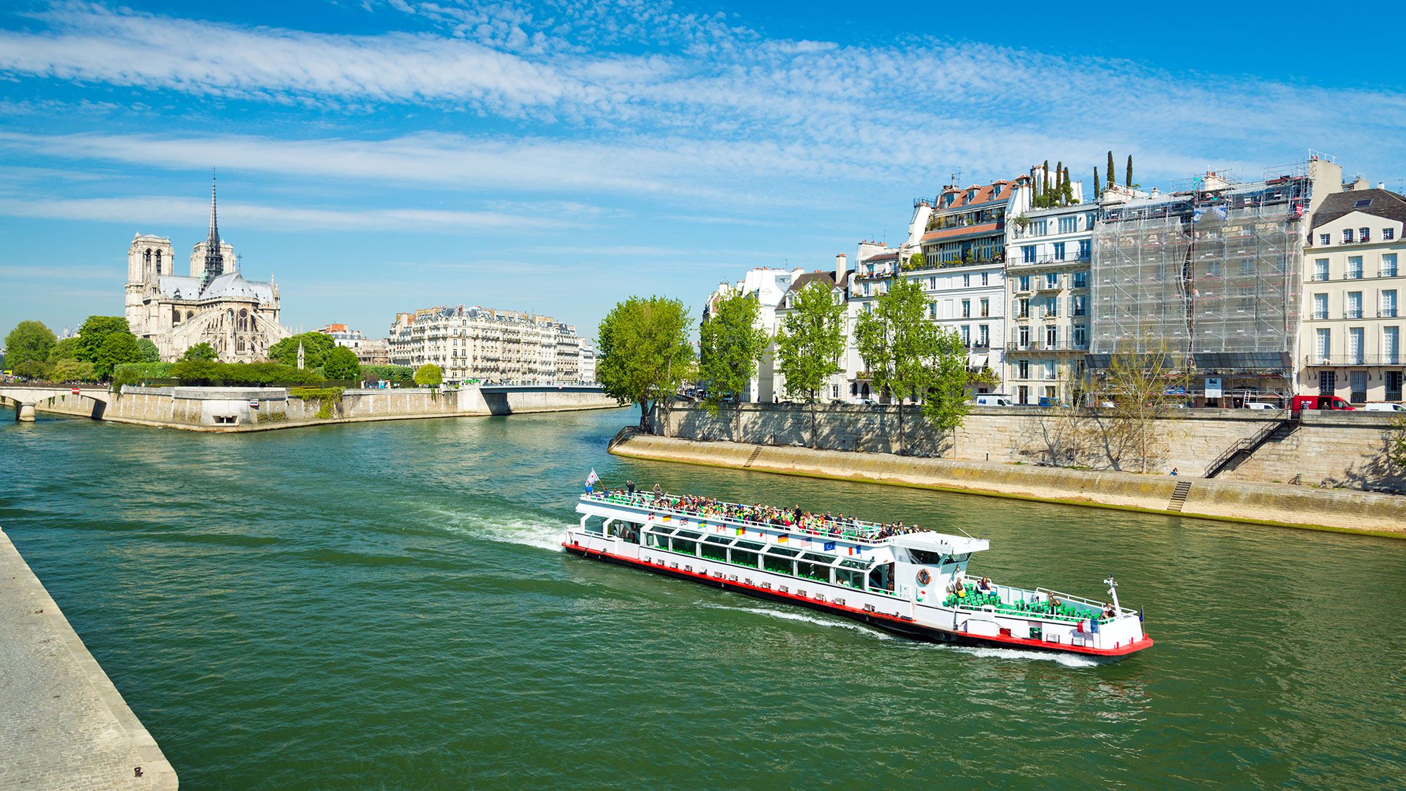 Vedettes du Pont Neuf • Sightseeing Cruise in Paris • Come to Paris